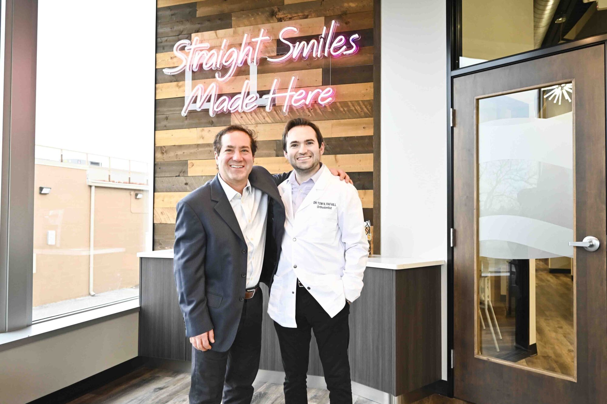 The Difference Between An Orthodontist and A Dentist | Straight Smiles ...